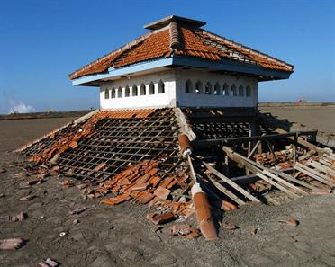 Study finds Indonesia 'mud volcano' collapsing - eb247 - News - Asia ...