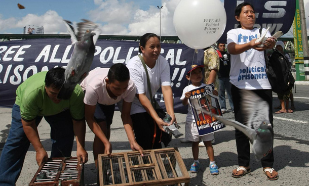 Protests disrupt life in Philippines - Emirates24|7