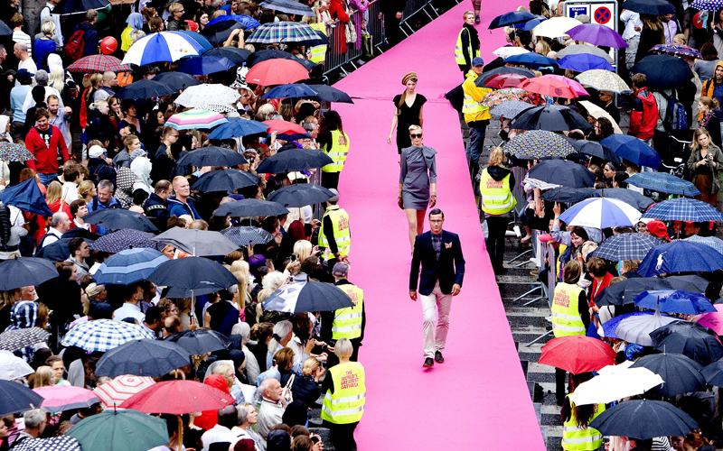 Pink catwalk sets world record - Lifestyle - Fashion - Emirates24|7