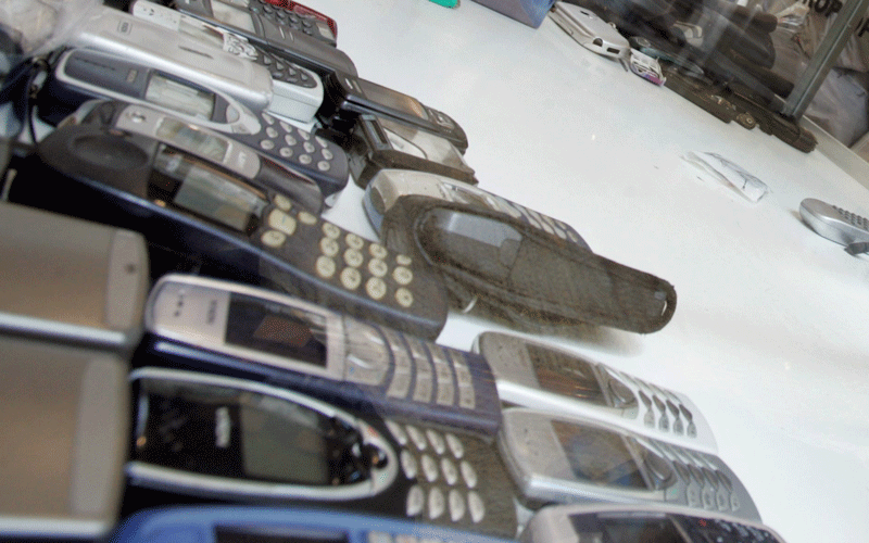 Abu Dhabi cracks down on fake mobile phones - News - Emirates ...