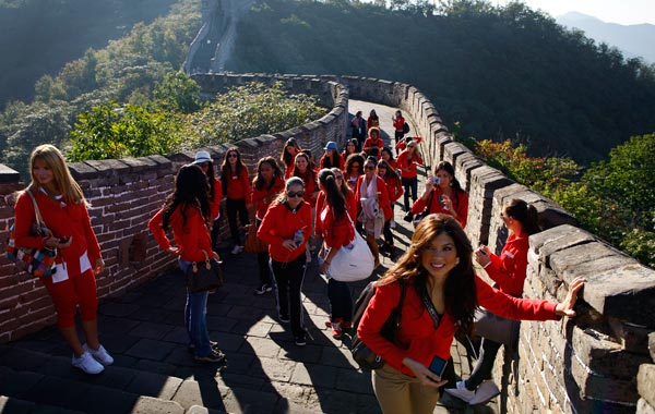 Miss Worlds walk the Great Wall - Emirates24|7