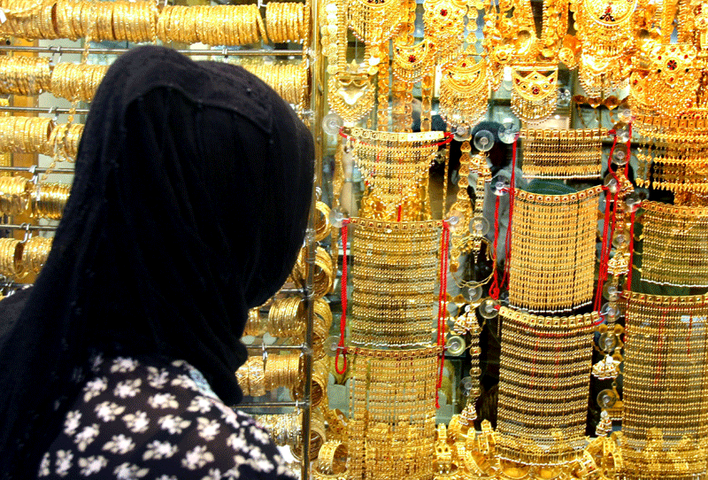Gold shines for some outlets on Dhanteras - News - Emirates - Emirates24|7