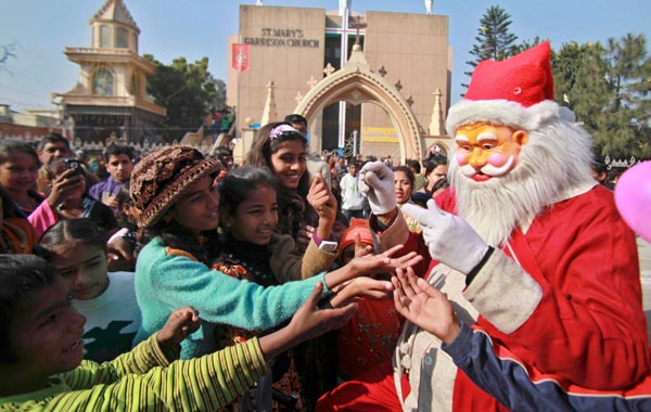 Xmas celebrations around the world - Emirates24|7