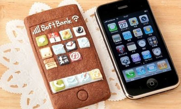 Japan bakery's 'edible iPhone' - Offbeat - This is life - Emirates24|7