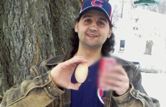 Farmer scrambles for giant egg record - Offbeat - Emirates24|7