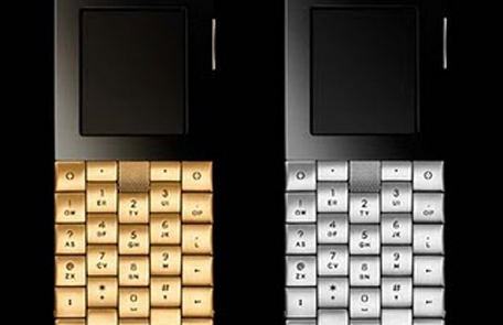 Crazy World: £37,000 for an anti-smartphone... - Offbeat - Emirates24|7