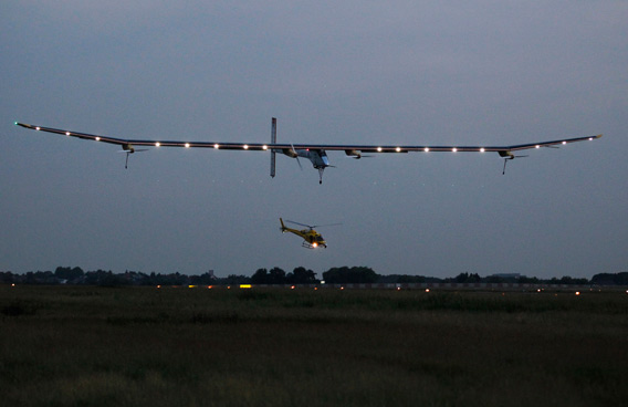 Swiss solar aircraft makes first international flight - Videos ...