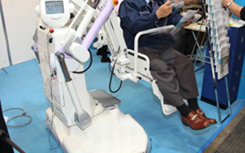 Robot can lift patient onto a wheelchair - Offbeat - This is life ...