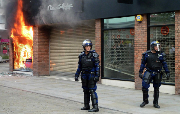 Worst Manchester riots in 30 years - News - World - Emirates24|7