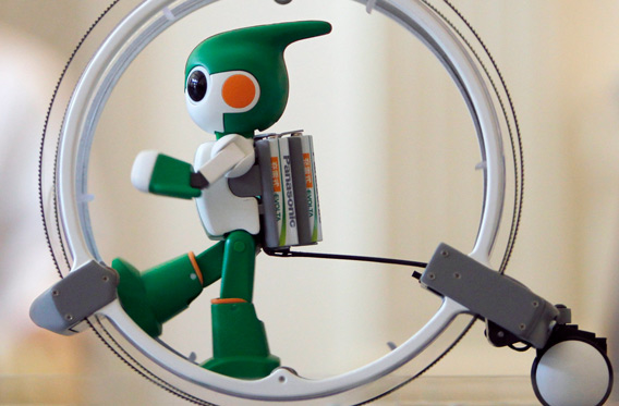 Japan robot to attempt Hawaii triathlon - Offbeat - Emirates24|7