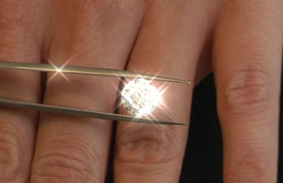 Top tips on how to choose the right bling - Videos - Emirates24|7