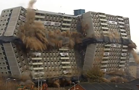 Incredible moment tower block becomes rubble - Videos - Emirates24|7