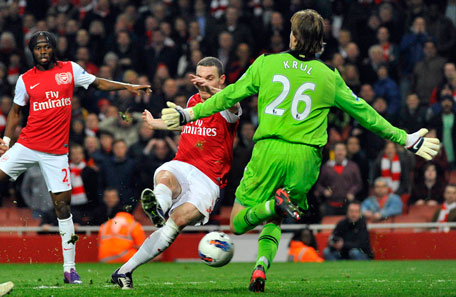 Arsenal strike late to turn up heat on Spurs - Sports - FootBall ...