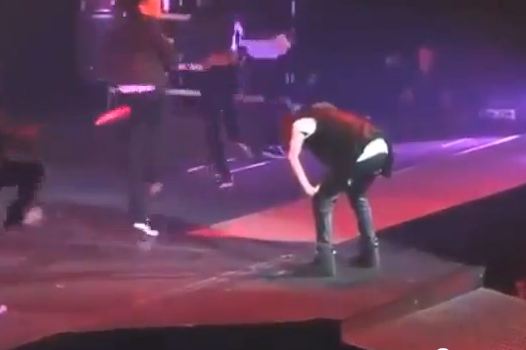 Justin Bieber throws up on stage in Arizona! - Entertainment - Films ...