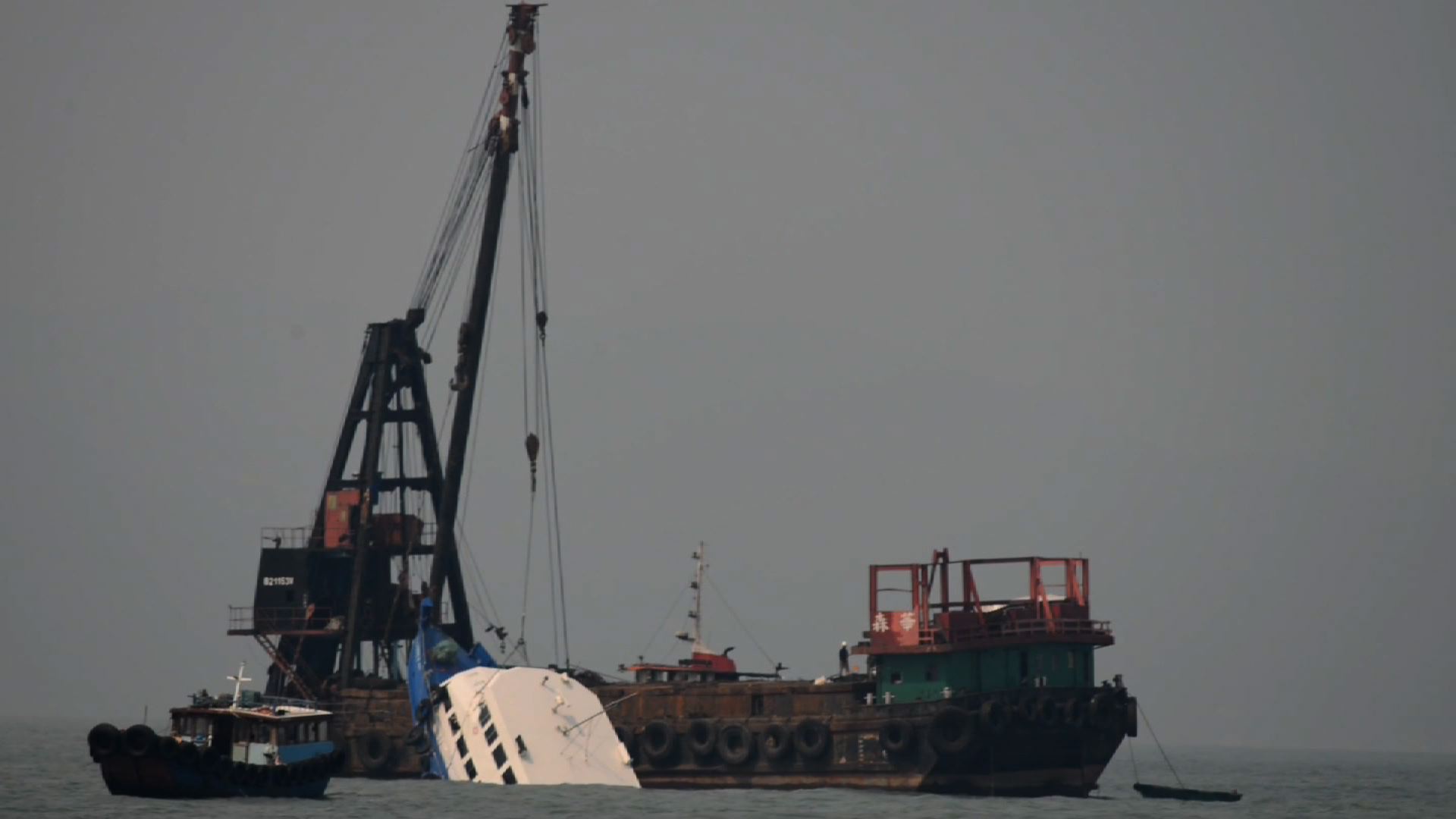 HK boat disaster 'a massive, unfortunate incident' - Videos - Emirates24|7