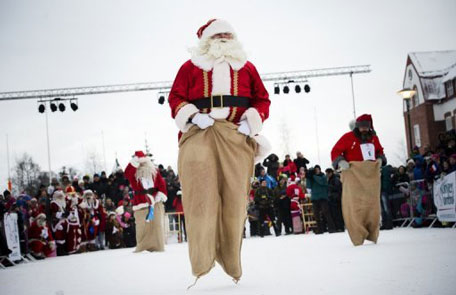 Santas warm up for Christmas in far north - Offbeat - Crazy World ...