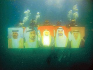 Divers in underwater National Day parade - News - Emirates - Emirates24|7