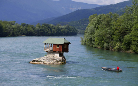 House built on a rock - News in Images - Emirates24|7