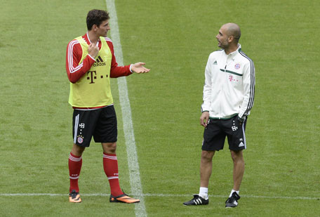 Guardiola's Bayern training draws thousands - Sports - FootBall ...