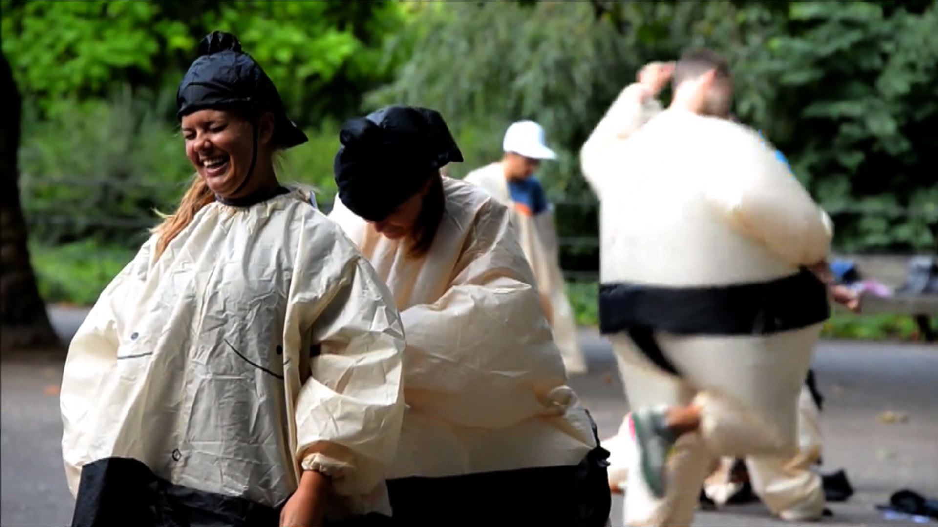 'Sumo Run' in London's Battersea Park - Videos - Emirates24|7