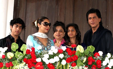Shah Rukh Khan celebrates Eid with family, friends and fans ...