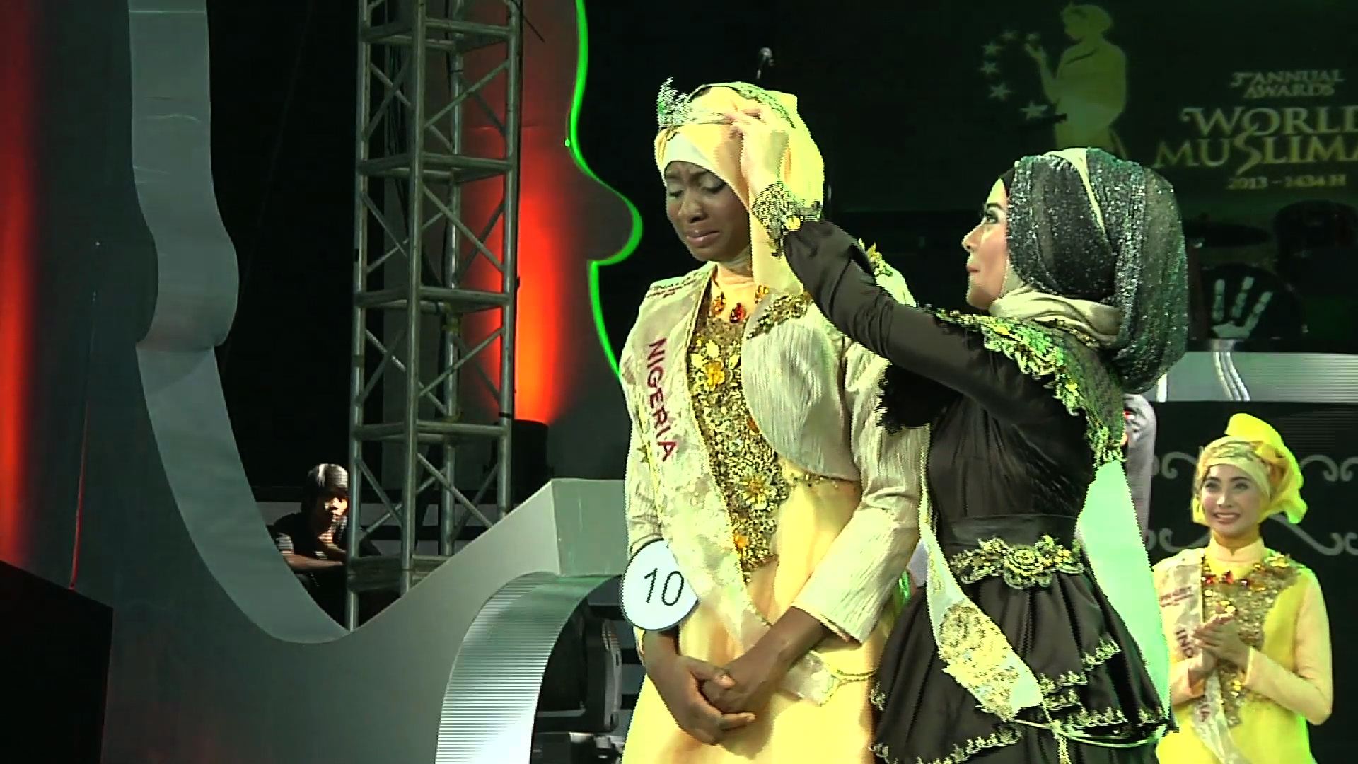 Nigerian wins Muslim beauty pageant - Videos - Emirates24|7