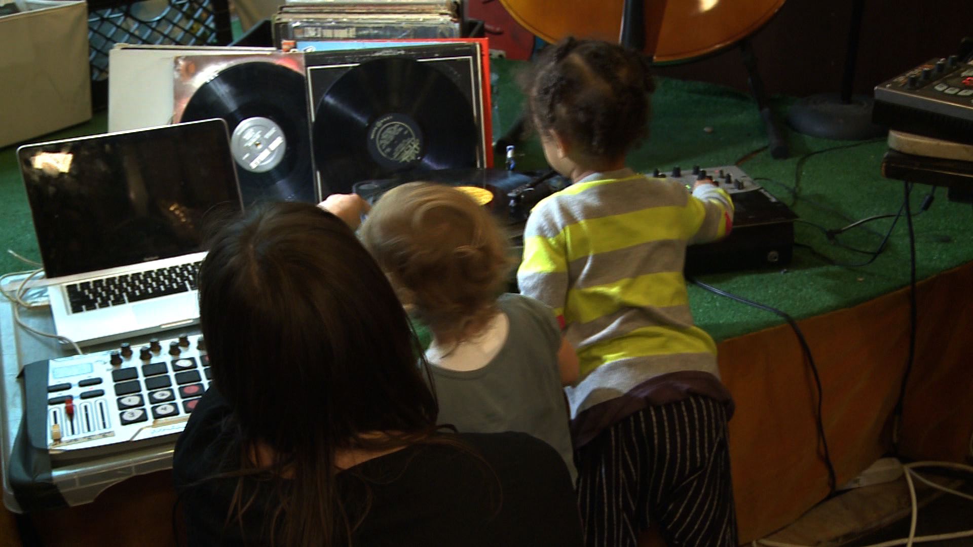 Video: Can your baby DJ? Click to find out - Offbeat - Crazy World ...