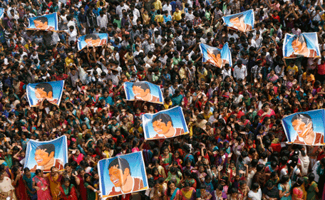 Indian crowd ecstatic as Tendulkar bats in last Test against Windies ...