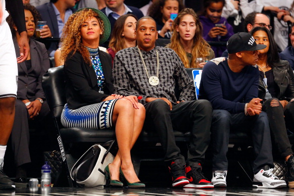 Jay-Z causes controversy - Entertainment - Emirates24|7