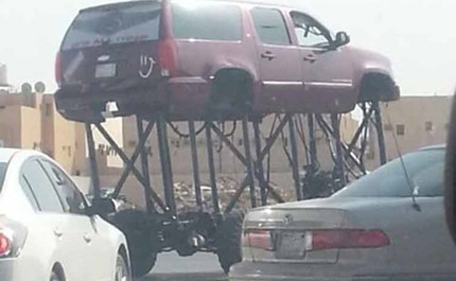 'High-rise' driving on Saudi road - News - Region - Emirates24|7