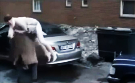 For real? Crazy road rage reaction - Videos - Virals - Emirates24|7