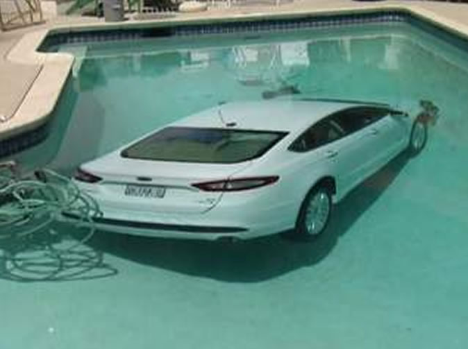 Man drives car into swimming pool - Offbeat - Crazy World - Emirates24|7