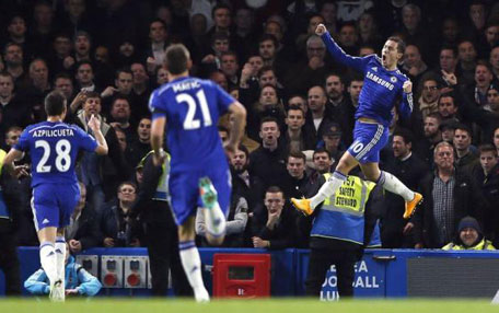 Chelsea march on, Aguero keeps Man City in hunt - Sports - FootBall ...