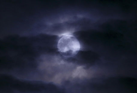 Blood Moon Rising - News in Images - Emirates24|7