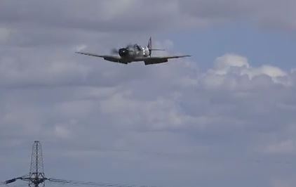 Pilot lands plane without wheels - Videos - Virals - Emirates24|7