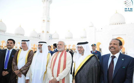 Modi visits Sheikh Zayed Grand Mosque - News - Emirates - Emirates24|7
