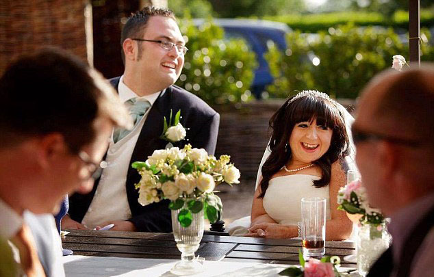 Tiny bride marries her 6ft 1in. groom - Offbeat - Crazy World ...