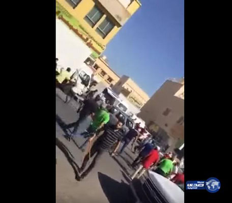 Video: Expats fight on Kuwaiti street - News - World - Emirates24|7