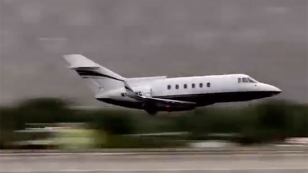 Hero pilot lands plane without landing gear - Videos - News - Emirates24|7