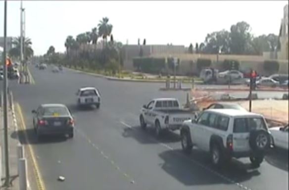 Driver causes crash after jumping red light - News - Emirates24|7