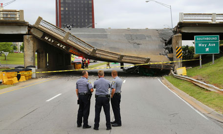 Highway collapse: Trailer knocks off bridge - Offbeat - Emirates24|7
