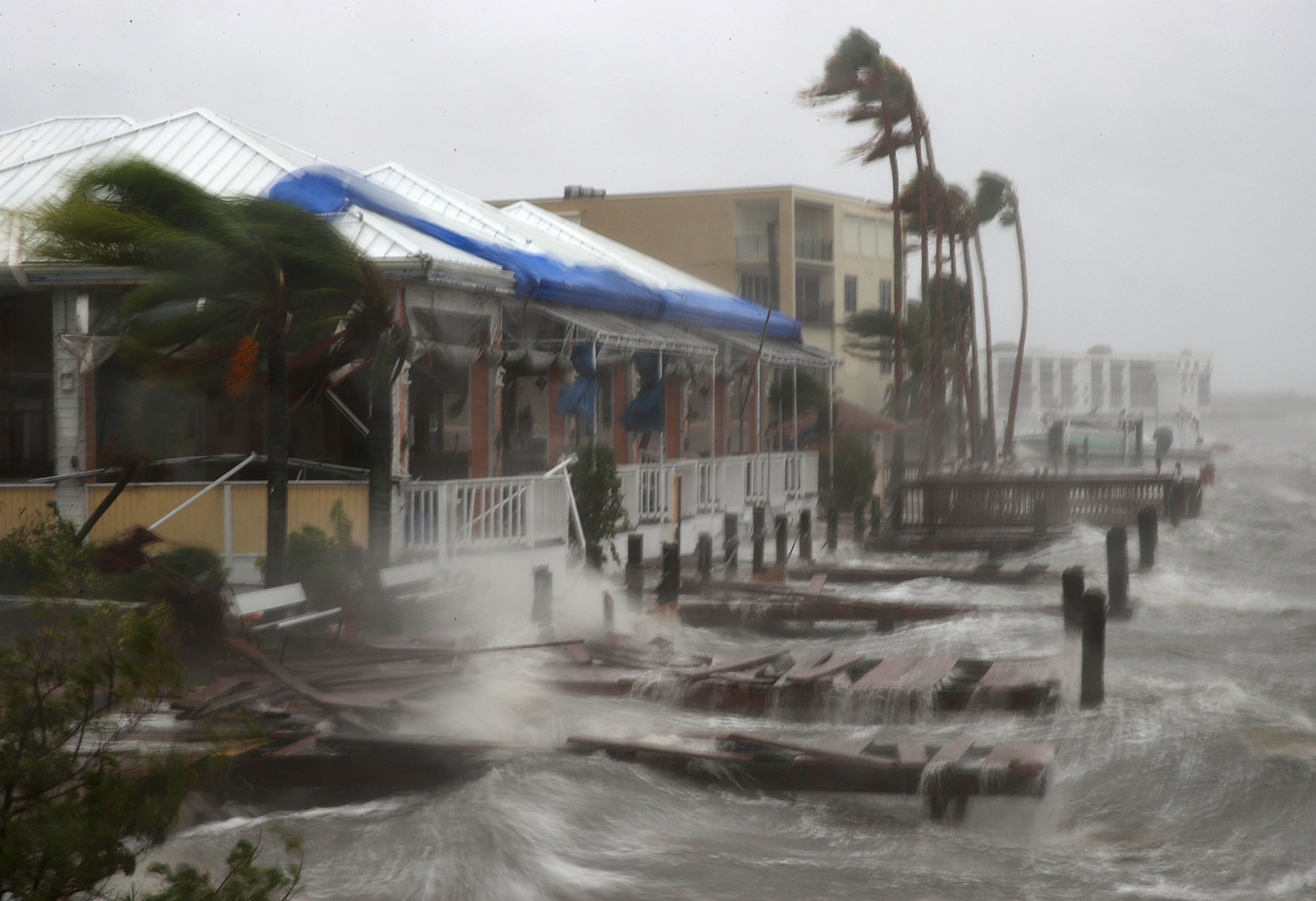 A weakening Matthew rakes Atlantic coast; US death toll at 9 - News ...