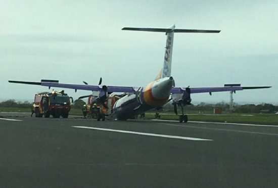 Flybe plane crash lands at Belfast airport - Videos - Emirates24|7